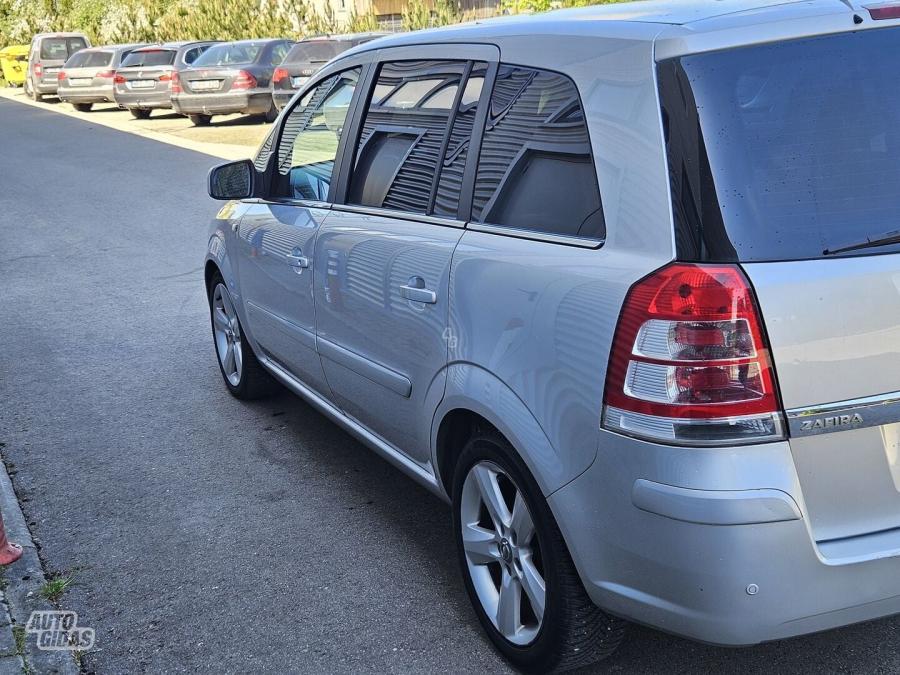 Grey Opel Zafira 2011 in Kluonaliai, with an engine capacity of 1.70 L and mileage of 349 thousand km for 2470 €, photo 9 on AUTOMOTO.COM.LV