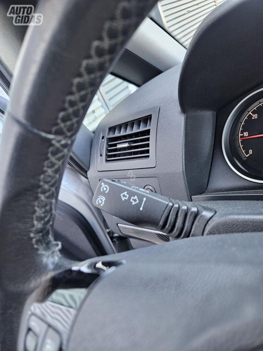 Grey Opel Zafira 2011 in Kluonaliai, with an engine capacity of 1.70 L and mileage of 349 thousand km for 2470 €, photo 17 on AUTOMOTO.COM.LV
