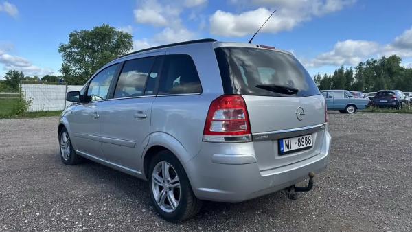 Grey Opel Zafira 2011 in Daugavpils, with an engine capacity of 1.70 L and mileage of 210 thousand km for 2450 €, photo 3 on AUTOMOTO.COM.LV
