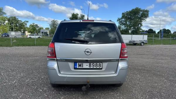 Grey Opel Zafira 2011 in Daugavpils, with an engine capacity of 1.70 L and mileage of 210 thousand km for 2450 €, photo 4 on AUTOMOTO.COM.LV
