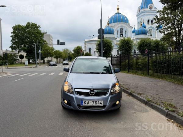 Grey Opel Zafira 2011 in Jelgava, with an engine capacity of 1.70 L and mileage of 312 thousand km for 1699 €, photo 3 on AUTOMOTO.COM.LV