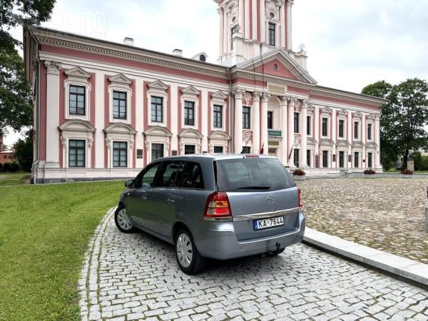 Grey Opel Zafira 2011 in Jelgava, with an engine capacity of 1.70 L and mileage of 312 thousand km for 1699 €, photo 5 on AUTOMOTO.COM.LV