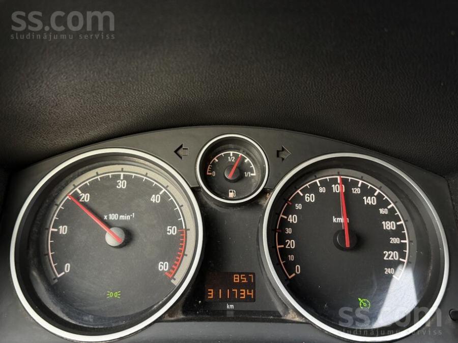 Pelēks Opel Zafira 2011 Jelgava, ar dzinēja tilpumu 1.70 L un nobraukumu 312 tūkst. km par 1699 €, foto 16 vietnē AUTOMOTO.COM.LV