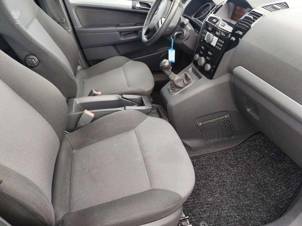Pelēks Opel Zafira 2011 Marijampole, ar dzinēja tilpumu 1.60 L un nobraukumu 187 tūkst. km par 2850 €, foto 5 vietnē AUTOMOTO.COM.LV
