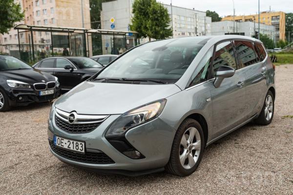 Grey Opel Zafira 2011 in Liepaja, with an engine capacity of 2.00 L and mileage of 307 thousand km for 4700 €, photo 2 on AUTOMOTO.COM.LV