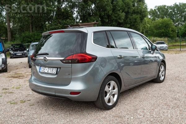 Grey Opel Zafira 2011 in Liepaja, with an engine capacity of 2.00 L and mileage of 307 thousand km for 4700 €, photo 4 on AUTOMOTO.COM.LV