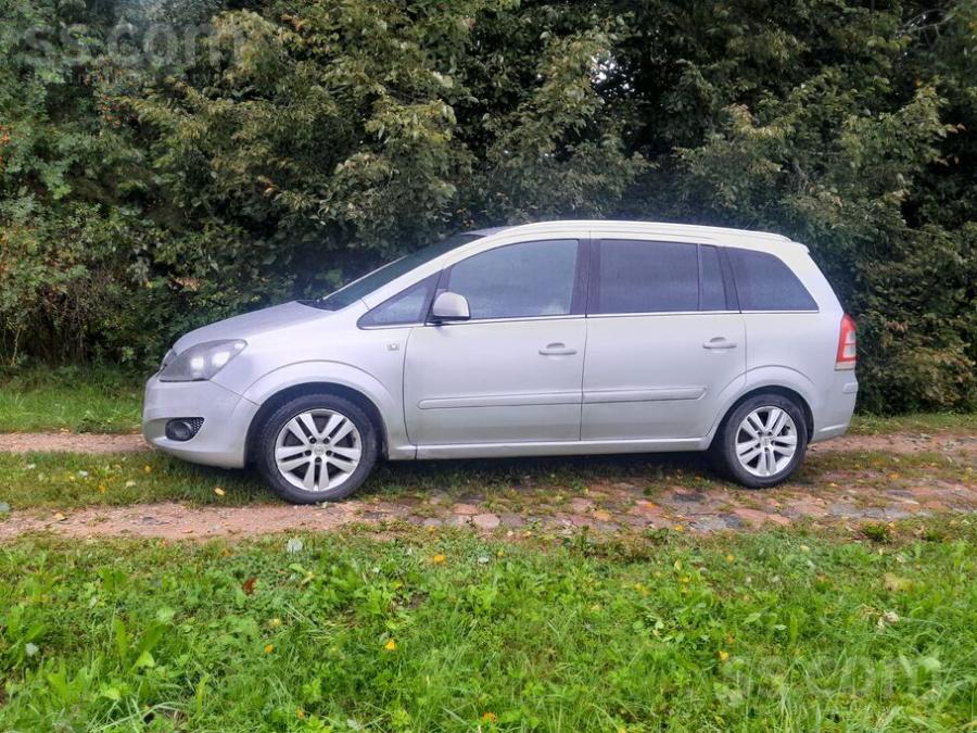 Pelēks Opel Zafira 2011 Rīga, ar dzinēja tilpumu 1.70 L un nobraukumu 288 tūkst. km par 2200 €, foto 1 vietnē AUTOMOTO.COM.LV