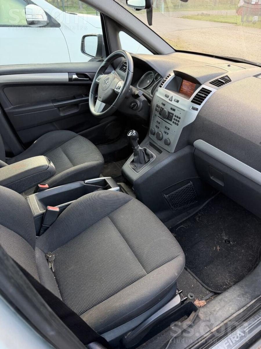 Pelēks Opel Zafira 2011 Rīga, ar dzinēja tilpumu 1.70 L un nobraukumu 247 tūkst. km par 700 €, foto 4 vietnē AUTOMOTO.COM.LV
