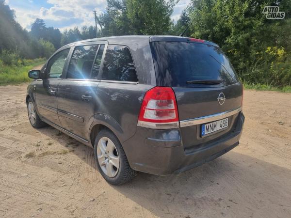 Opel Zafira 2011 in Kaunas on AUTOMOTO.COM.LV Grey Opel Zafira 2011 in Kaunas, with an engine capacity of 1.70 L and mileage of 312 thousand km for 850 €, photo 4 on AUTOMOTO.COM.LV