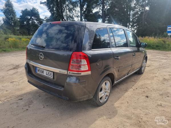 Opel Zafira 2011 in Kaunas on AUTOMOTO.COM.LV Grey Opel Zafira 2011 in Kaunas, with an engine capacity of 1.70 L and mileage of 312 thousand km for 850 €, photo 5 on AUTOMOTO.COM.LV