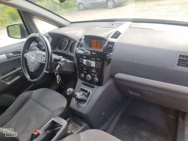 Opel Zafira 2011 in Kaunas on AUTOMOTO.COM.LV Grey Opel Zafira 2011 in Kaunas, with an engine capacity of 1.70 L and mileage of 312 thousand km for 850 €, photo 6 on AUTOMOTO.COM.LV