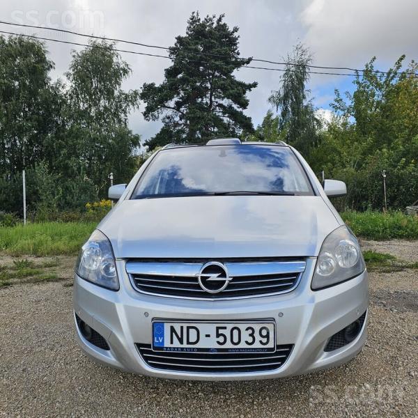 Opel Zafira 2011 in Riga on AUTOMOTO.COM.LV Grey Opel Zafira 2011 in Riga, with an engine capacity of 1.70 L and mileage of 279 thousand km for 2290 €, photo 3 on AUTOMOTO.COM.LV