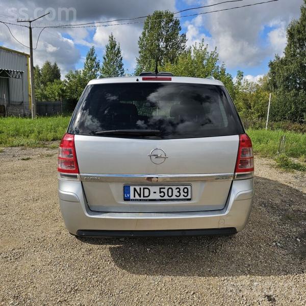 Opel Zafira 2011 in Riga on AUTOMOTO.COM.LV Grey Opel Zafira 2011 in Riga, with an engine capacity of 1.70 L and mileage of 279 thousand km for 2290 €, photo 6 on AUTOMOTO.COM.LV
