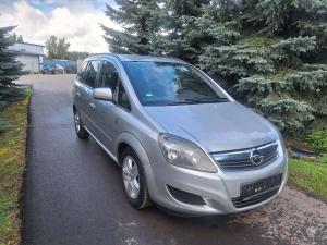 Grey Opel Zafira 2011 in Utena, with an engine capacity of 1.80 L and mileage of 213 thousand km for 2900 €, photo 3 on AUTOMOTO.COM.LV
