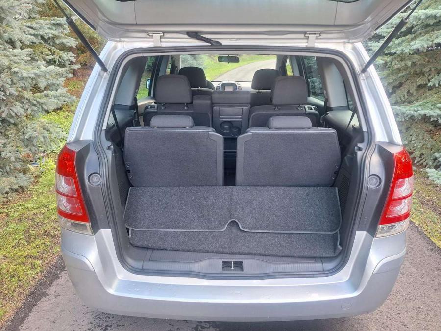 Grey Opel Zafira 2011 in Utena, with an engine capacity of 1.80 L and mileage of 213 thousand km for 2900 €, photo 6 on AUTOMOTO.COM.LV