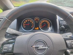 Grey Opel Zafira 2011 in Utena, with an engine capacity of 1.80 L and mileage of 213 thousand km for 2900 €, photo 9 on AUTOMOTO.COM.LV