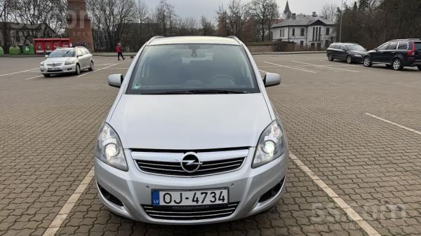 Grey Opel Zafira 2012 in Saldus, with an engine capacity of 1.70 L and mileage of 281 thousand km for 3850 €, photo 1 on AUTOMOTO.COM.LV