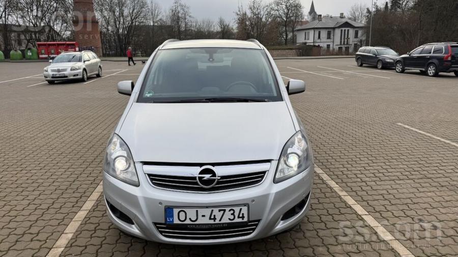 Grey Opel Zafira 2012 in Saldus, with an engine capacity of 1.70 L and mileage of 281 thousand km for 3850 €, photo 1 on AUTOMOTO.COM.LV