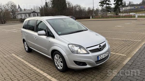 Grey Opel Zafira 2012 in Saldus, with an engine capacity of 1.70 L and mileage of 281 thousand km for 3850 €, photo 2 on AUTOMOTO.COM.LV