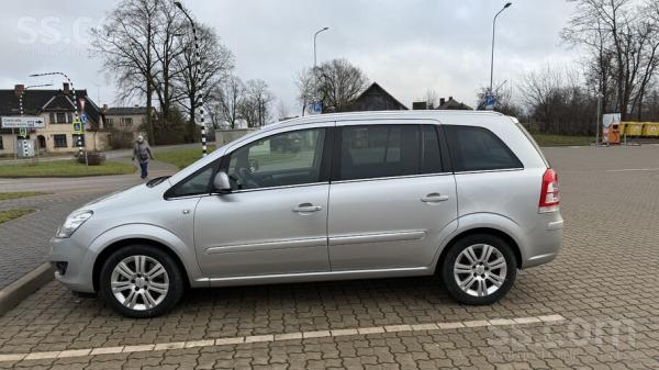 Grey Opel Zafira 2012 in Saldus, with an engine capacity of 1.70 L and mileage of 281 thousand km for 3850 €, photo 4 on AUTOMOTO.COM.LV