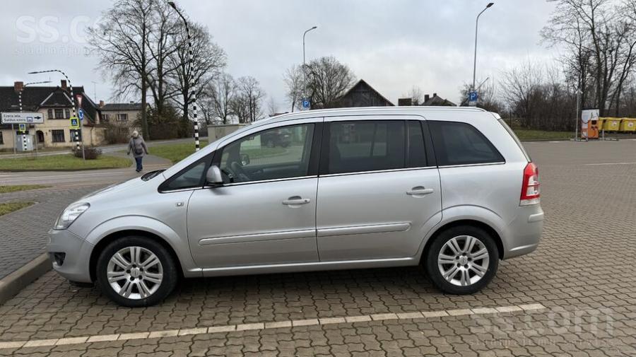 Grey Opel Zafira 2012 in Saldus, with an engine capacity of 1.70 L and mileage of 281 thousand km for 3850 €, photo 4 on AUTOMOTO.COM.LV