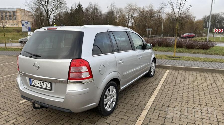 Grey Opel Zafira 2012 in Saldus, with an engine capacity of 1.70 L and mileage of 281 thousand km for 3850 €, photo 7 on AUTOMOTO.COM.LV