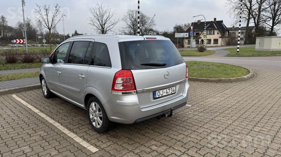Grey Opel Zafira 2012 in Saldus, with an engine capacity of 1.70 L and mileage of 281 thousand km for 3850 €, photo 8 on AUTOMOTO.COM.LV