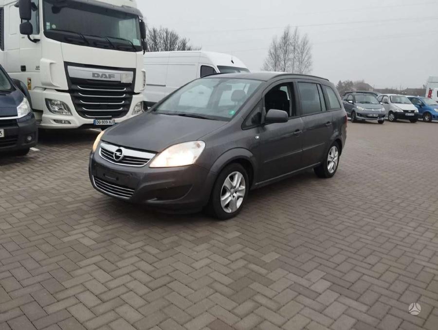 Pelēks Opel Zafira 2012 Tauragė, ar dzinēja tilpumu 1.60 L un nobraukumu 240 tūkst. km par 2400 €, foto 1 vietnē AUTOMOTO.COM.LV