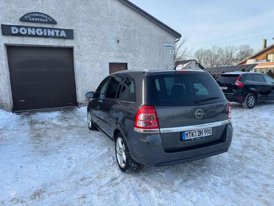 Grey Opel Zafira 2012 in Jurbarkas, with an engine capacity of 1.70 L and mileage of 236 thousand km for 3750 €, photo 6 on AUTOMOTO.COM.LV