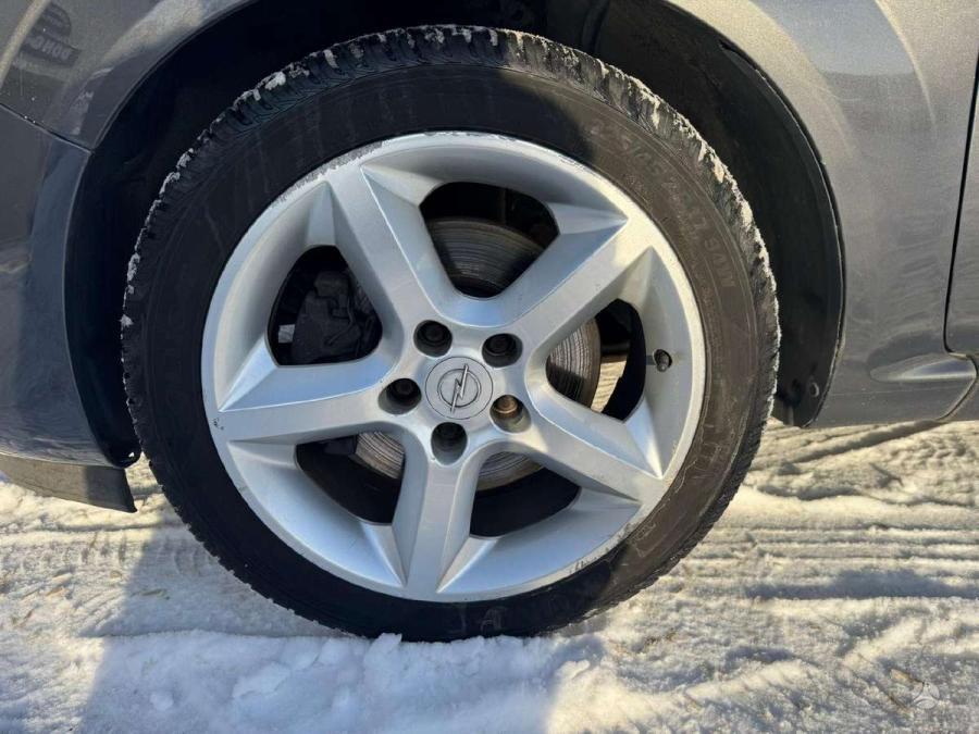 Grey Opel Zafira 2012 in Jurbarkas, with an engine capacity of 1.70 L and mileage of 236 thousand km for 3750 €, photo 19 on AUTOMOTO.COM.LV