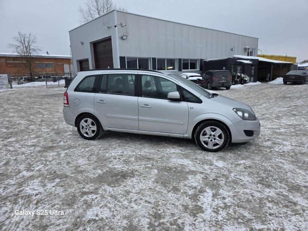 Pelēks Opel Zafira 2012 Ukmergė, ar dzinēja tilpumu 1.69 L un nobraukumu 210 tūkst. km par 2750 €, foto 3 vietnē AUTOMOTO.COM.LV