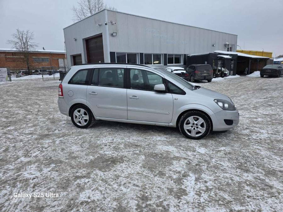 Pelēks Opel Zafira 2012 Ukmergė, ar dzinēja tilpumu 1.69 L un nobraukumu 210 tūkst. km par 2750 €, foto 3 vietnē AUTOMOTO.COM.LV