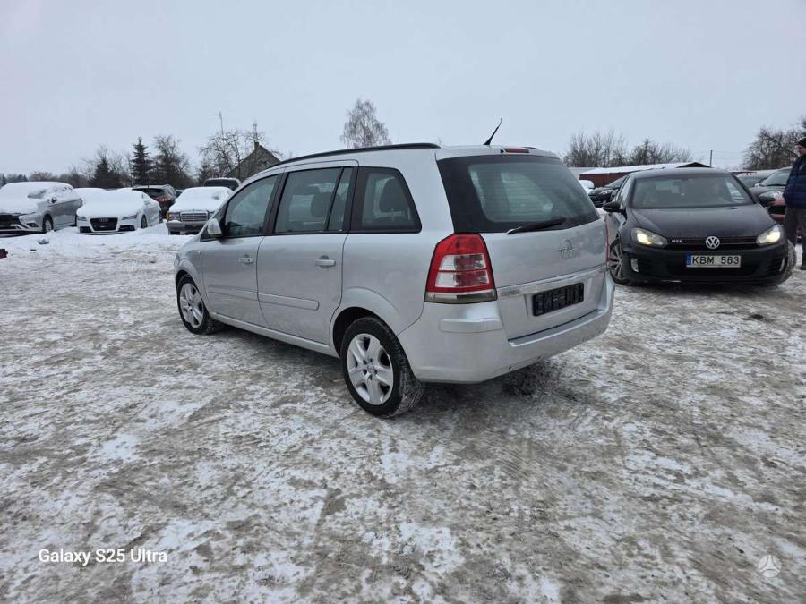 Pelēks Opel Zafira 2012 Ukmergė, ar dzinēja tilpumu 1.69 L un nobraukumu 210 tūkst. km par 2750 €, foto 4 vietnē AUTOMOTO.COM.LV