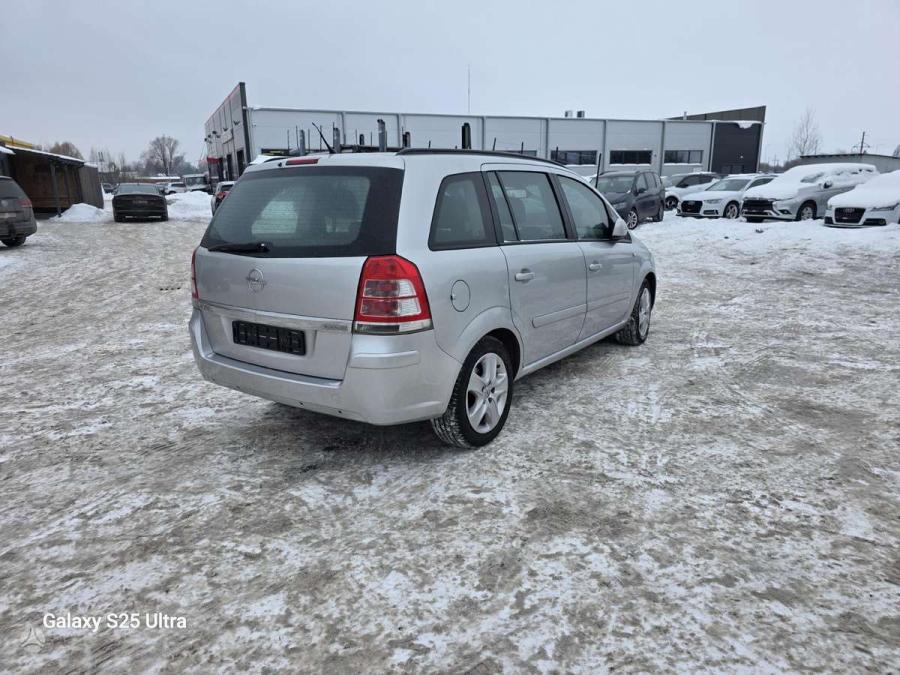 Pelēks Opel Zafira 2012 Ukmergė, ar dzinēja tilpumu 1.69 L un nobraukumu 210 tūkst. km par 2750 €, foto 6 vietnē AUTOMOTO.COM.LV