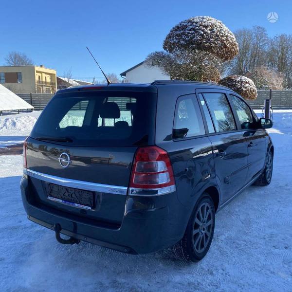 Grey Opel Zafira 2012 in Marijampole, with an engine capacity of 1.69 L and mileage of 179 thousand km for 4050 €, photo 4 on AUTOMOTO.COM.LV