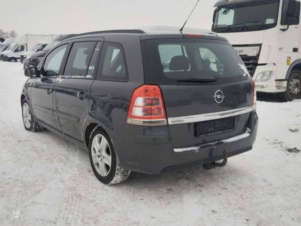 Grey Opel Zafira 2012 in Taurage, with an engine capacity of 1.60 L and mileage of 245 thousand km for 2500 €, photo 3 on AUTOMOTO.COM.LV