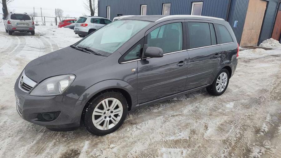 Grey Opel Zafira 2012 in Taurage, with an engine capacity of 1.70 L and mileage of 230 thousand km for 3100 €, photo 2 on AUTOMOTO.COM.LV