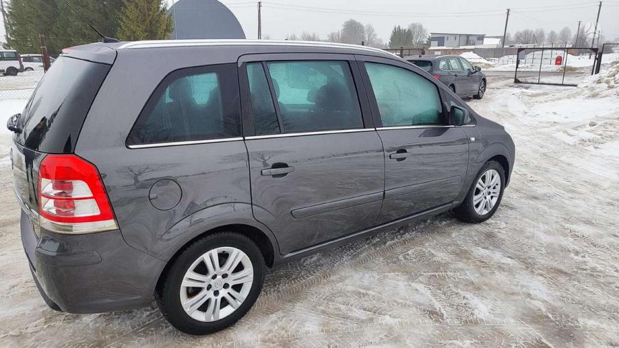 Grey Opel Zafira 2012 in Taurage, with an engine capacity of 1.70 L and mileage of 230 thousand km for 3100 €, photo 5 on AUTOMOTO.COM.LV