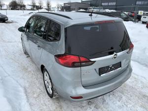 Grey Opel Zafira 2012 in Siauliai, with an engine capacity of 1.96 L and mileage of 230 thousand km for 4650 €, photo 3 on AUTOMOTO.COM.LV