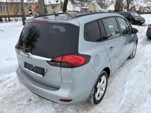 Grey Opel Zafira 2012 in Siauliai, with an engine capacity of 1.96 L and mileage of 230 thousand km for 4650 €, photo 5 on AUTOMOTO.COM.LV