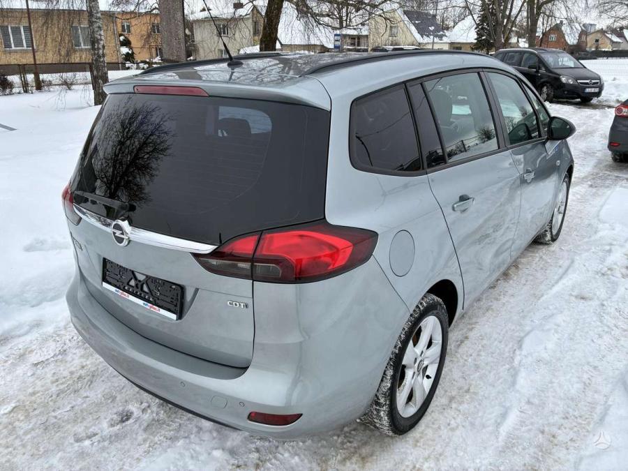 Grey Opel Zafira 2012 in Siauliai, with an engine capacity of 1.96 L and mileage of 230 thousand km for 4650 €, photo 5 on AUTOMOTO.COM.LV