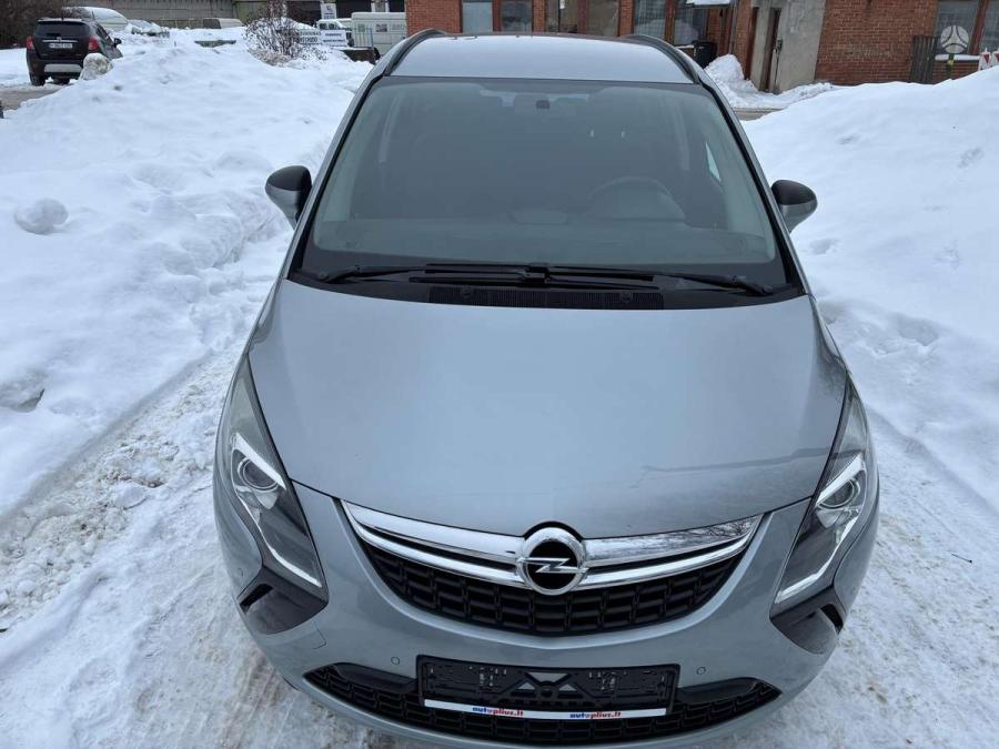 Grey Opel Zafira 2012 in Siauliai, with an engine capacity of 1.96 L and mileage of 230 thousand km for 4650 €, photo 8 on AUTOMOTO.COM.LV