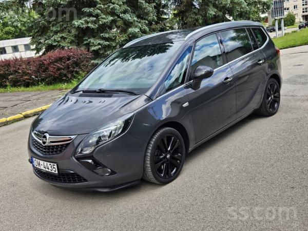 Grey Opel Zafira 2012 in Jekabpils, with an engine capacity of 2.00 L and mileage of 228 thousand km for 6490 €, photo 1 on AUTOMOTO.COM.LV