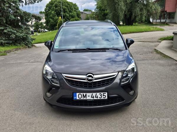 Grey Opel Zafira 2012 in Jekabpils, with an engine capacity of 2.00 L and mileage of 228 thousand km for 6490 €, photo 3 on AUTOMOTO.COM.LV