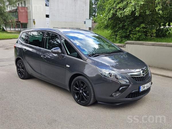 Grey Opel Zafira 2012 in Jekabpils, with an engine capacity of 2.00 L and mileage of 228 thousand km for 6490 €, photo 10 on AUTOMOTO.COM.LV