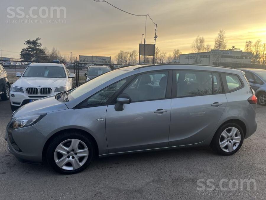 Grey Opel Zafira 2012 in Riga, with an engine capacity of 2.00 L and mileage of 0 thousand km for 5690 €, photo 1 on AUTOMOTO.COM.LV