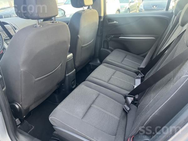 Grey Opel Zafira 2012 in Riga, with an engine capacity of 2.00 L and mileage of 0 thousand km for 5690 €, photo 9 on AUTOMOTO.COM.LV