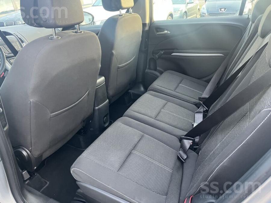 Grey Opel Zafira 2012 in Riga, with an engine capacity of 2.00 L and mileage of 0 thousand km for 5690 €, photo 10 on AUTOMOTO.COM.LV