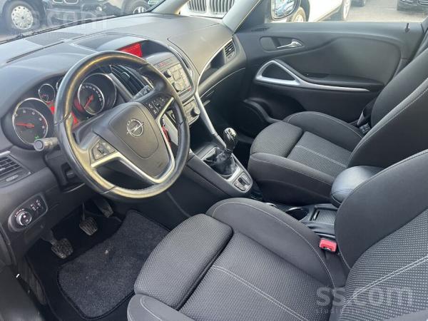 Grey Opel Zafira 2012 in Riga, with an engine capacity of 2.00 L and mileage of 0 thousand km for 5690 €, photo 10 on AUTOMOTO.COM.LV