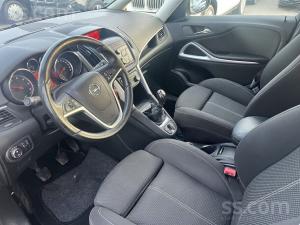 Grey Opel Zafira 2012 in Riga, with an engine capacity of 2.00 L and mileage of 0 thousand km for 5690 €, photo 11 on AUTOMOTO.COM.LV